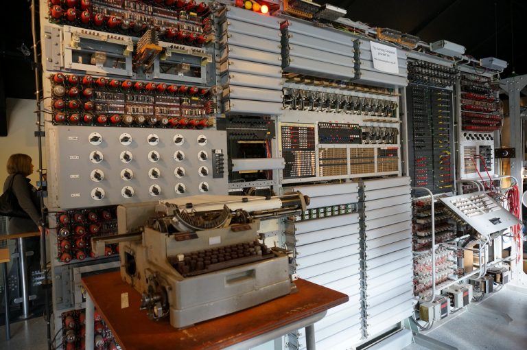 Introduction à l'Histoire des ordinateurs et de l'informatique.